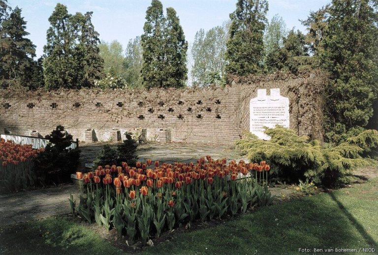 Oorlogsmonumenten - Gramsbergen.nl